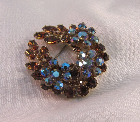 Vintage Juliana Horseshoe Wreath Rhinestone Brooch - Gem