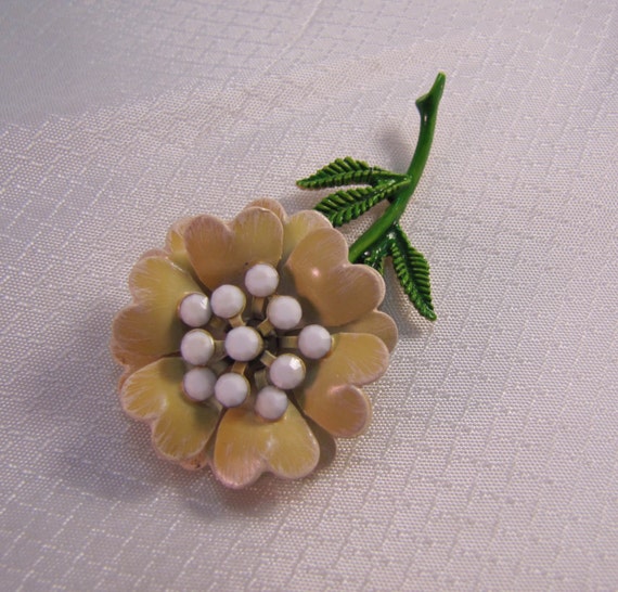 1960's Pale Yellow Enameled Flower Brooch - Gem