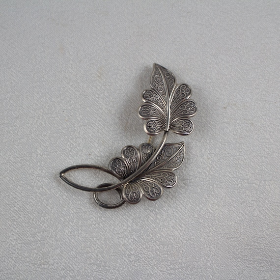 Beau Mid Century Modernist Sterling Leaf Brooch Brooch - Gem