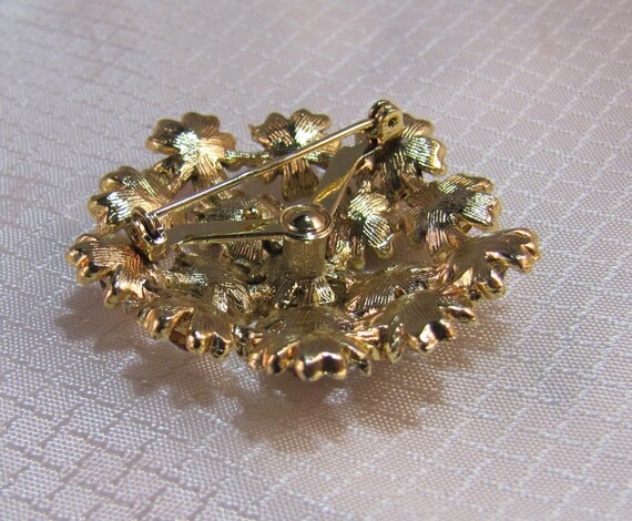 1960's Gold Flower Cluster Brooch with Red Rhinestone… - Gem