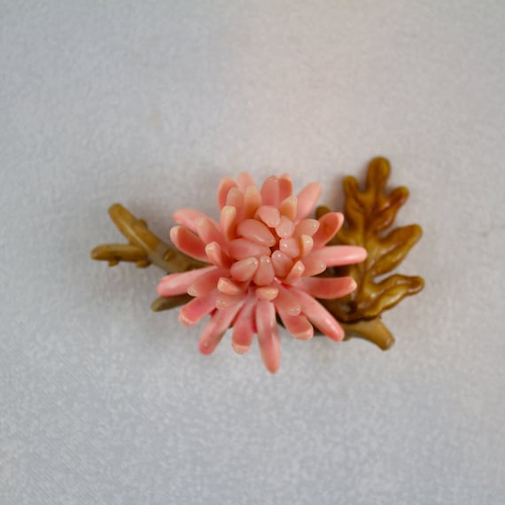 Rare Vintage 1950's Molded Plastic Coral Chrysanthemu… - Gem