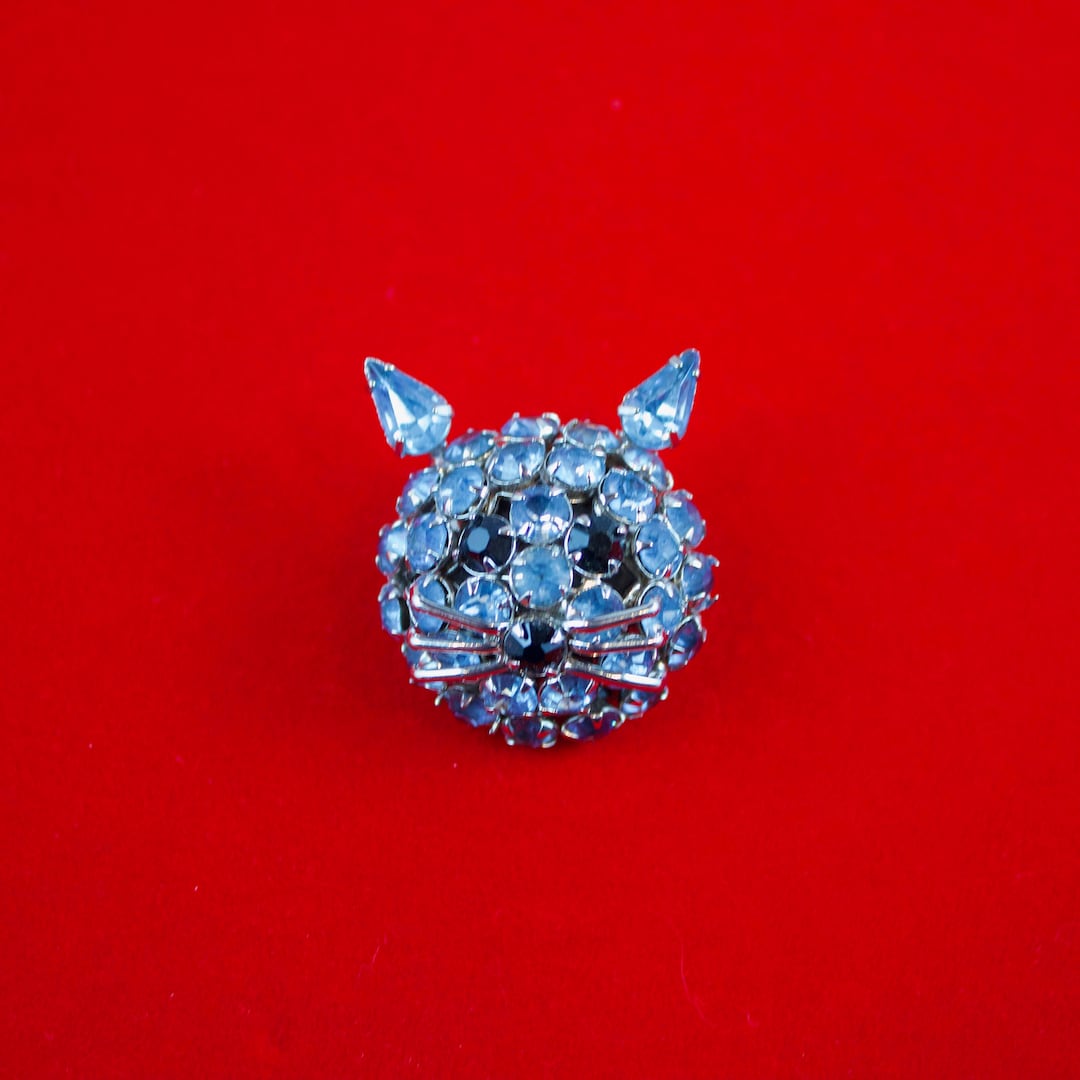 1960's Unsigned Warner Blue Topaz and Sapphire Blue1 Rhinestone Cat ...