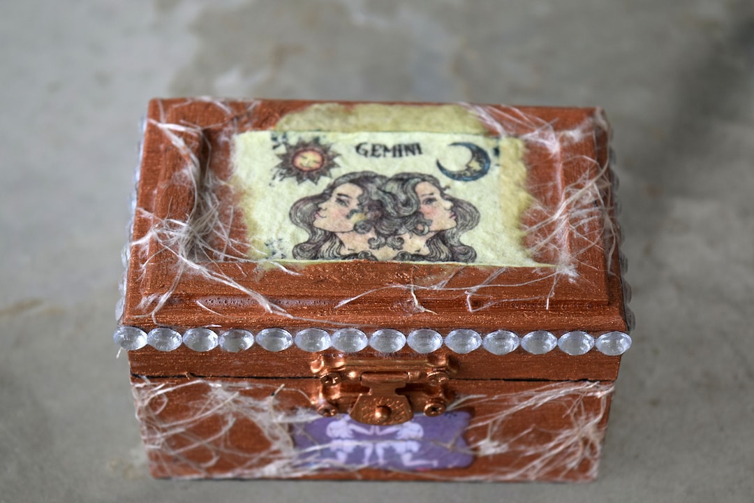 Mini Metallic Copper Castor and Pollux Gemini Astrology Trinket Box - Etsy
