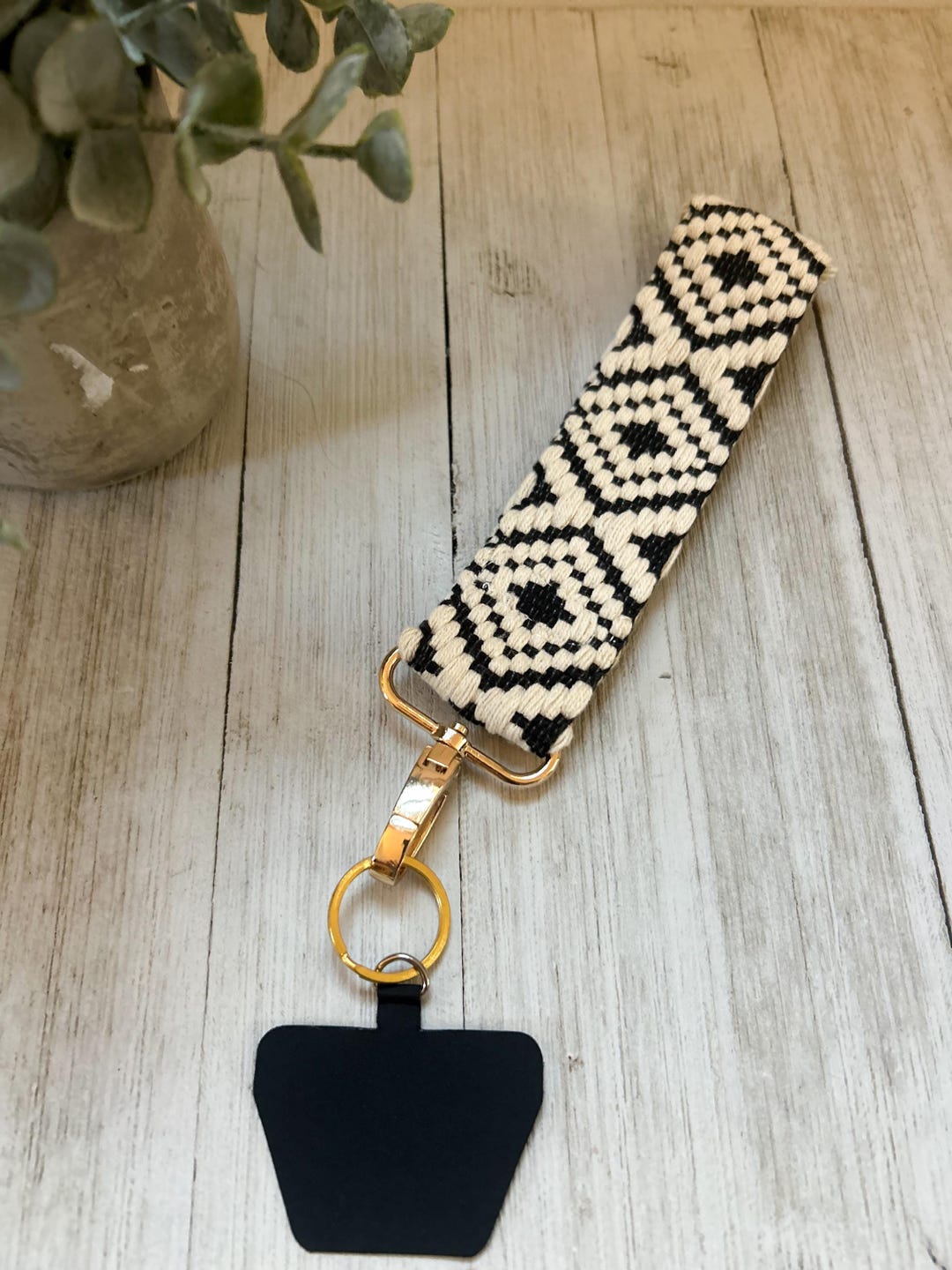 Cell Phone Key Chain Strap, Hands Free Wristlet Handle, Black and Cream ...