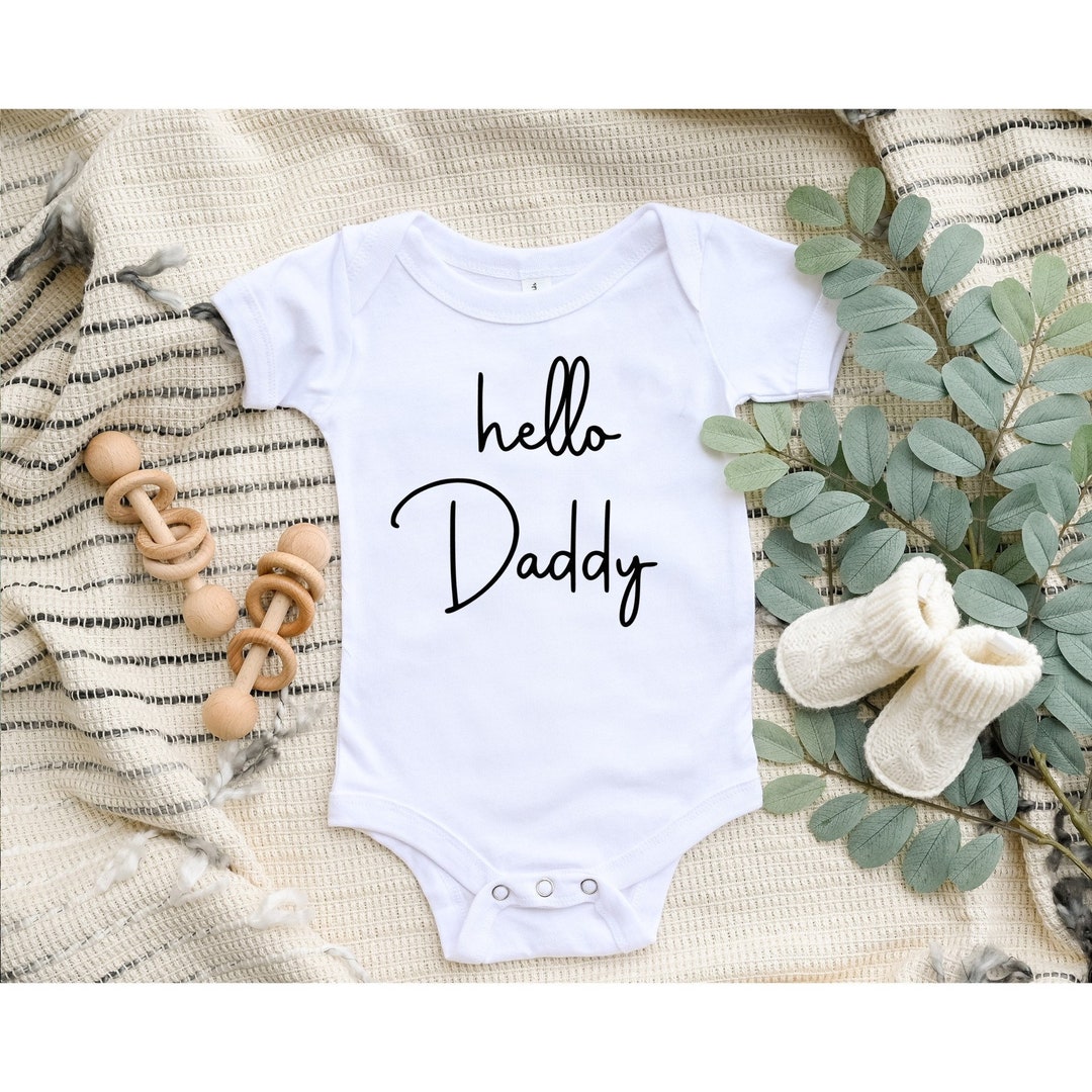 Hello Daddy Pregnancy Announcement Onesie®, Pregnancy Reveal to Husband ...