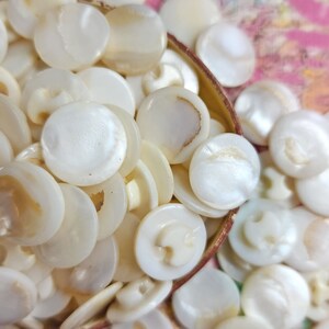 10 or 25 Vintage 1940s Pearl Oyster Shell Sewing Buttons ~ Mother of ...