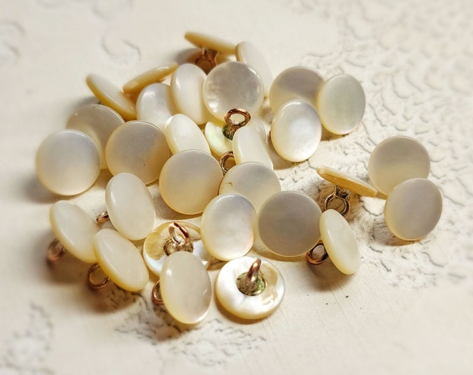 Set of 31 Vintage 1940s Mother of Pearl Sewing Buttons ~ Minimalist ...