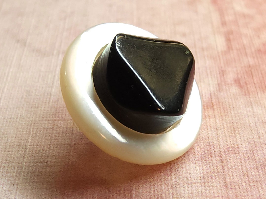 Vintage Mother of Pearl Shell MOP Sewing Button ~ Carved Black Bakelite ...