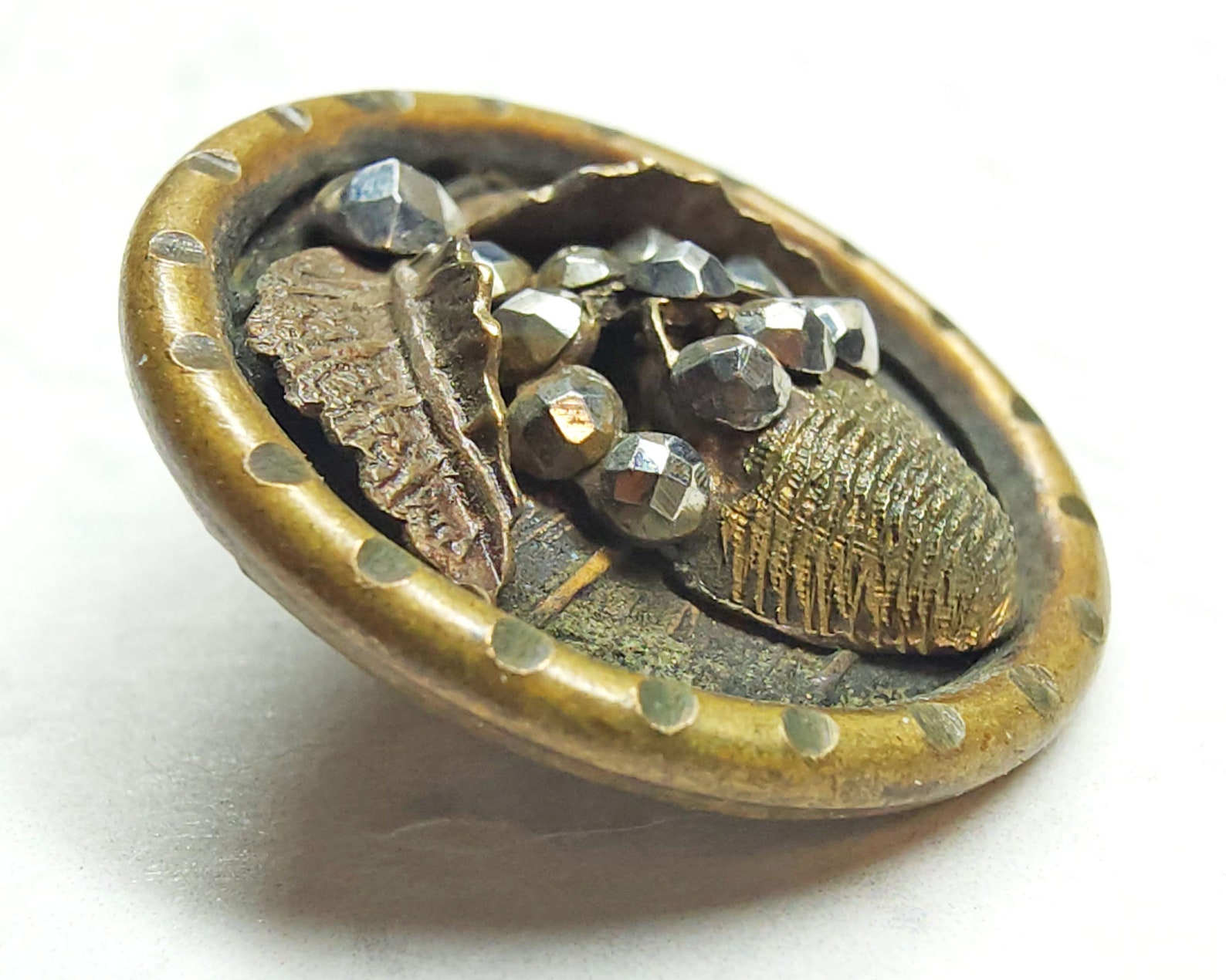 Acorn Escutcheon W/ Faceted Steels Cap & Oak Leaves on - Etsy