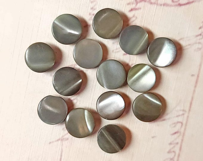 Set of 14 Vintage Oyster Shell Sewing Buttons ~ 7/16" 11mm ~ Soft Gray ...