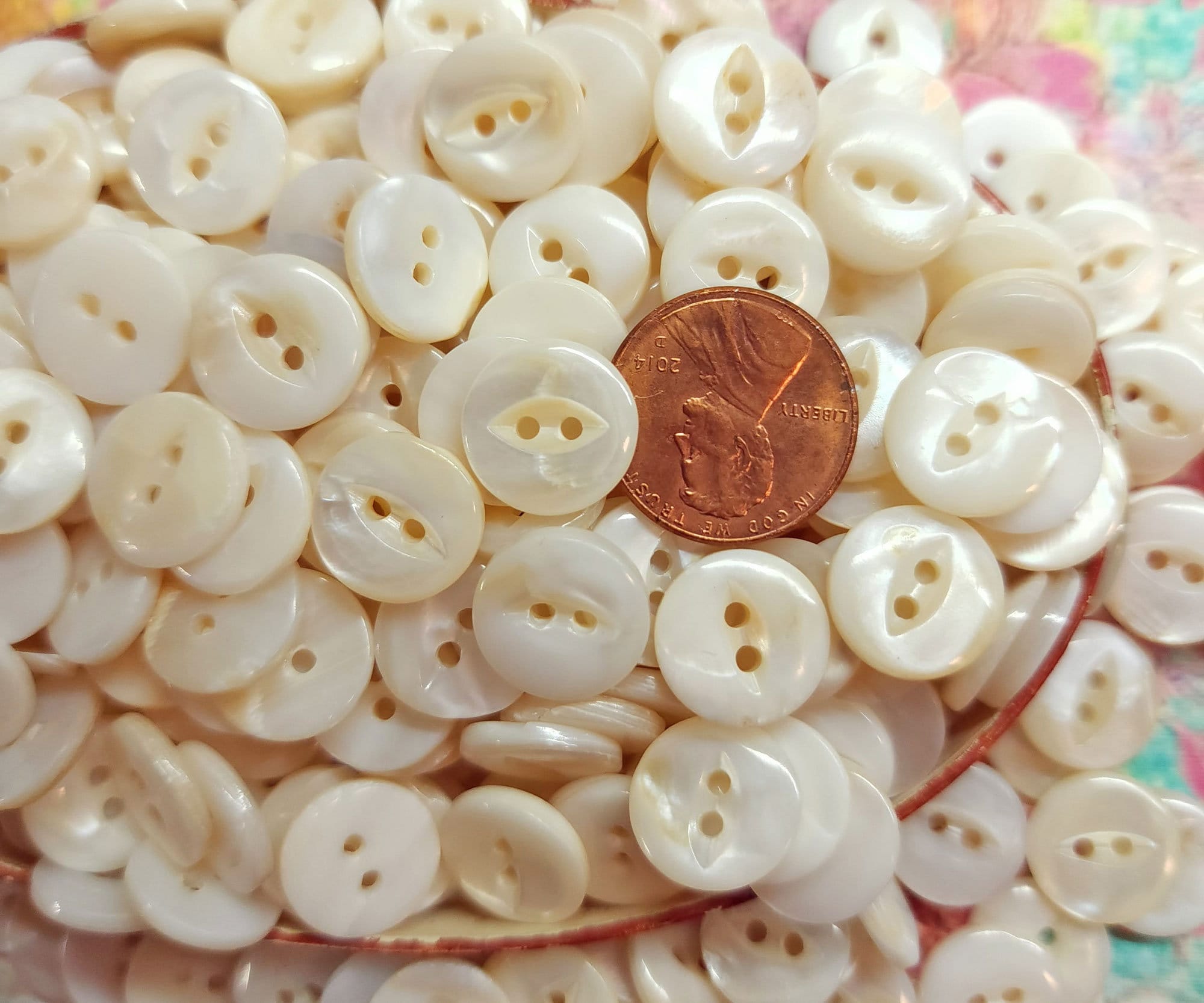 10 to 50 Ct. Vintage 1940s Mother of Pearl Cat Eye Buttons ~ Shell MOP ...