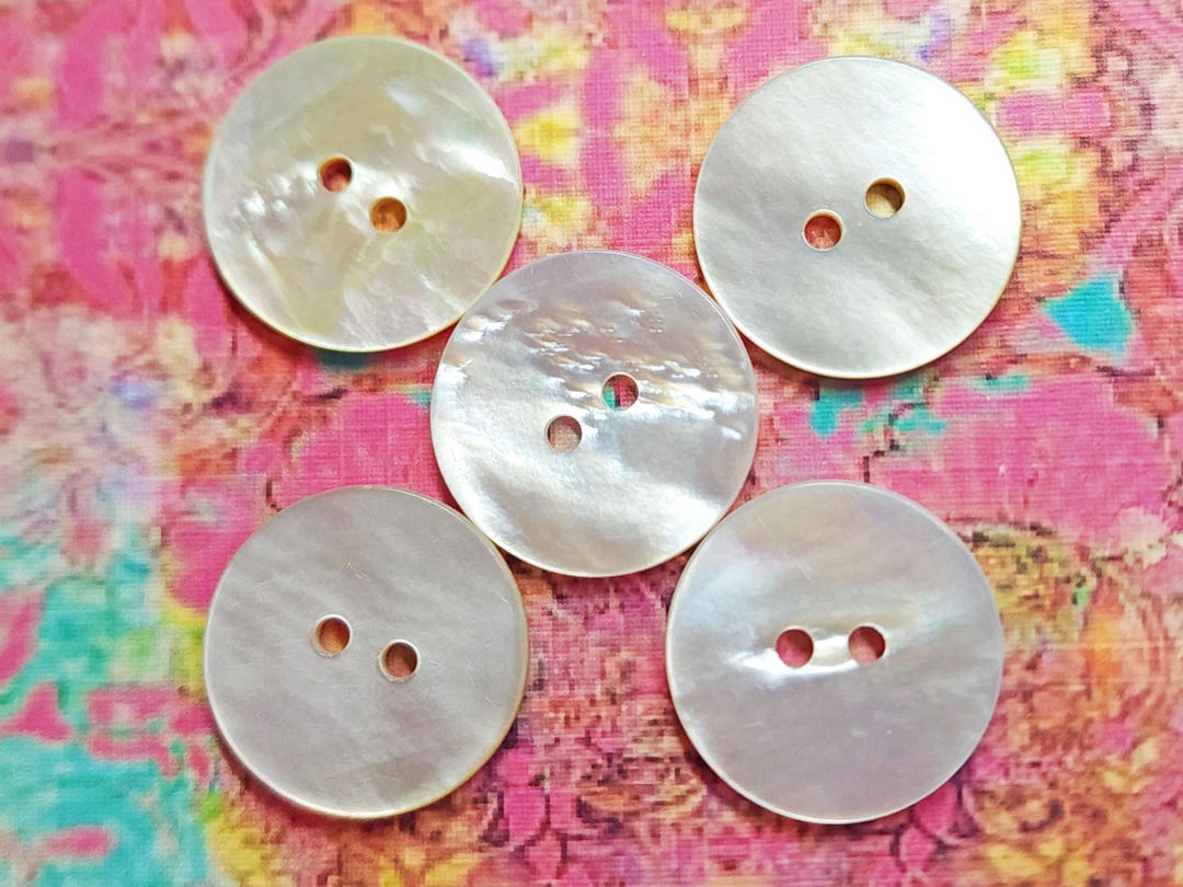 Set of 5 Vintage 1940s Mother of Pearl Sewing Buttons ~ Classic Style W ...