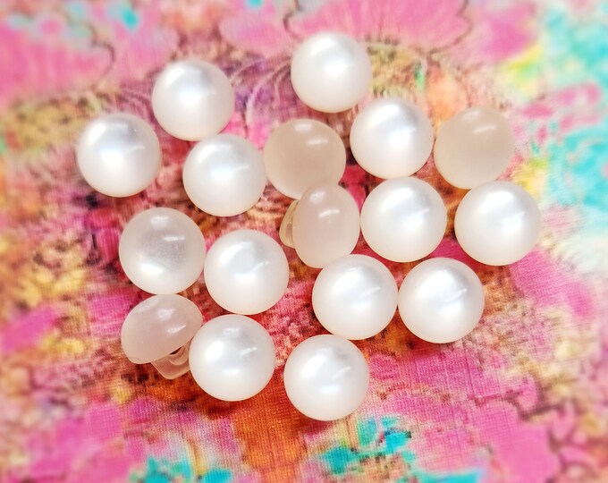 17 Tiny Dimi Pearlescent White Plastic Sewing Buttons ~ Baby Doll ...