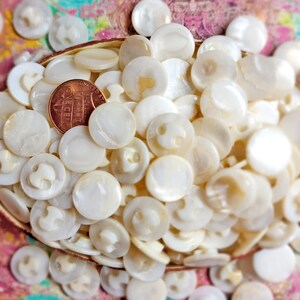 10 or 25 Vintage 1940s Pearl Oyster Shell Sewing Buttons Mother of ...