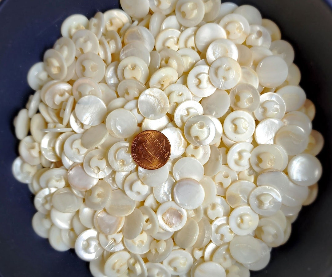 10 or 25 Vintage 1940s Pearl Oyster Shell Sewing Buttons ~ Mother of ...