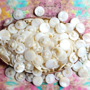 10 or 25 Vintage 1940s Pearl Oyster Shell Sewing Buttons ~ Mother of ...