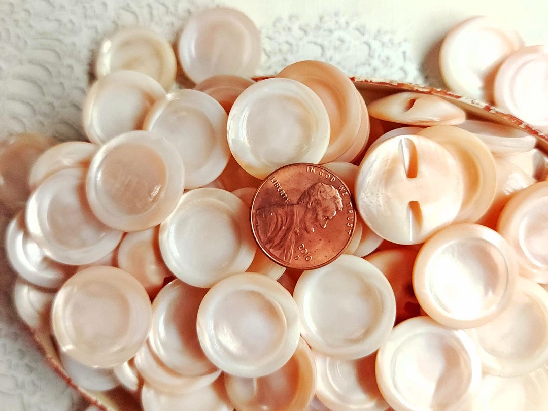 Vintage 1940s Pale Apricot Peach Pink Carved Mother of Pearl Buttons ...