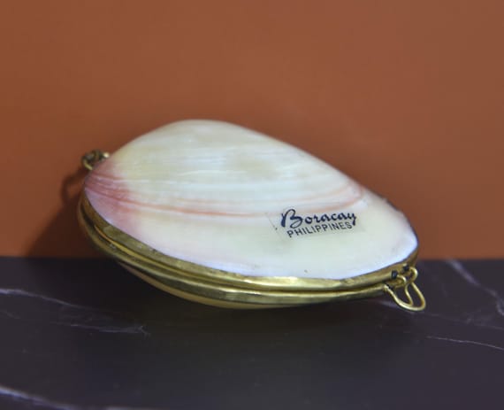 Genuine Vintage Clam Shell Coin Purse with Brass Trim… - Gem