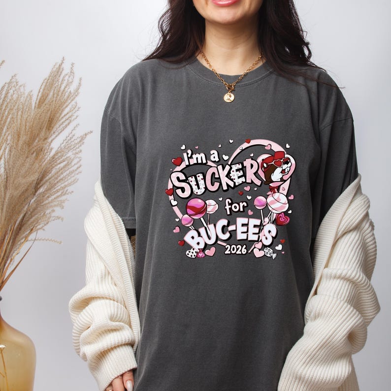 Buc-ee's Valentine T-shirt, Beaver Candy Heart Tee, Retro Valentine's ...