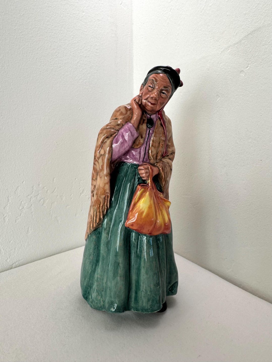 Vintage Royal Doulton Figurine ~ “the Grandma” ~ HN 2052 - Etsy