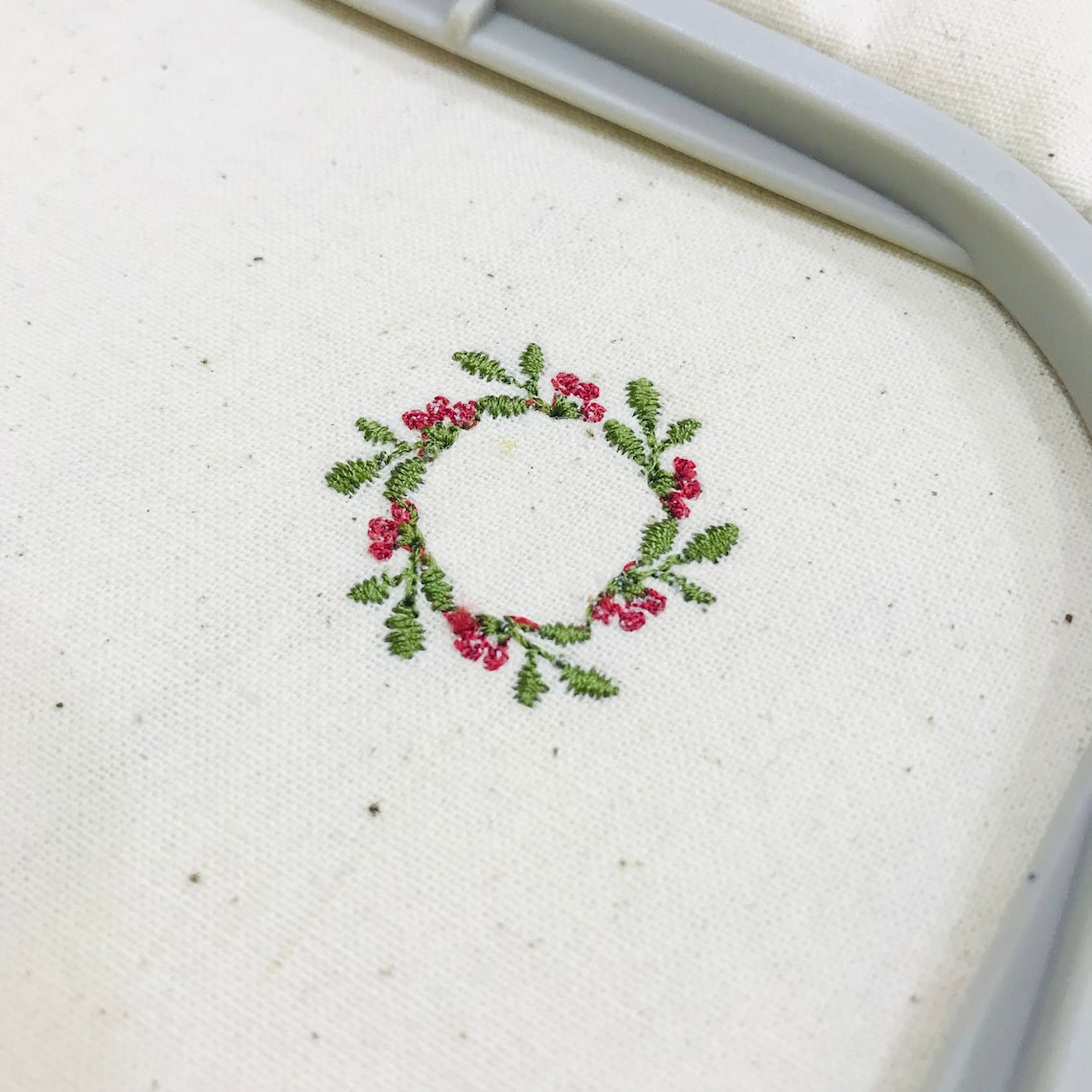 Mini Berry Wreath Embroidery Design Small Berry Wreath - Etsy