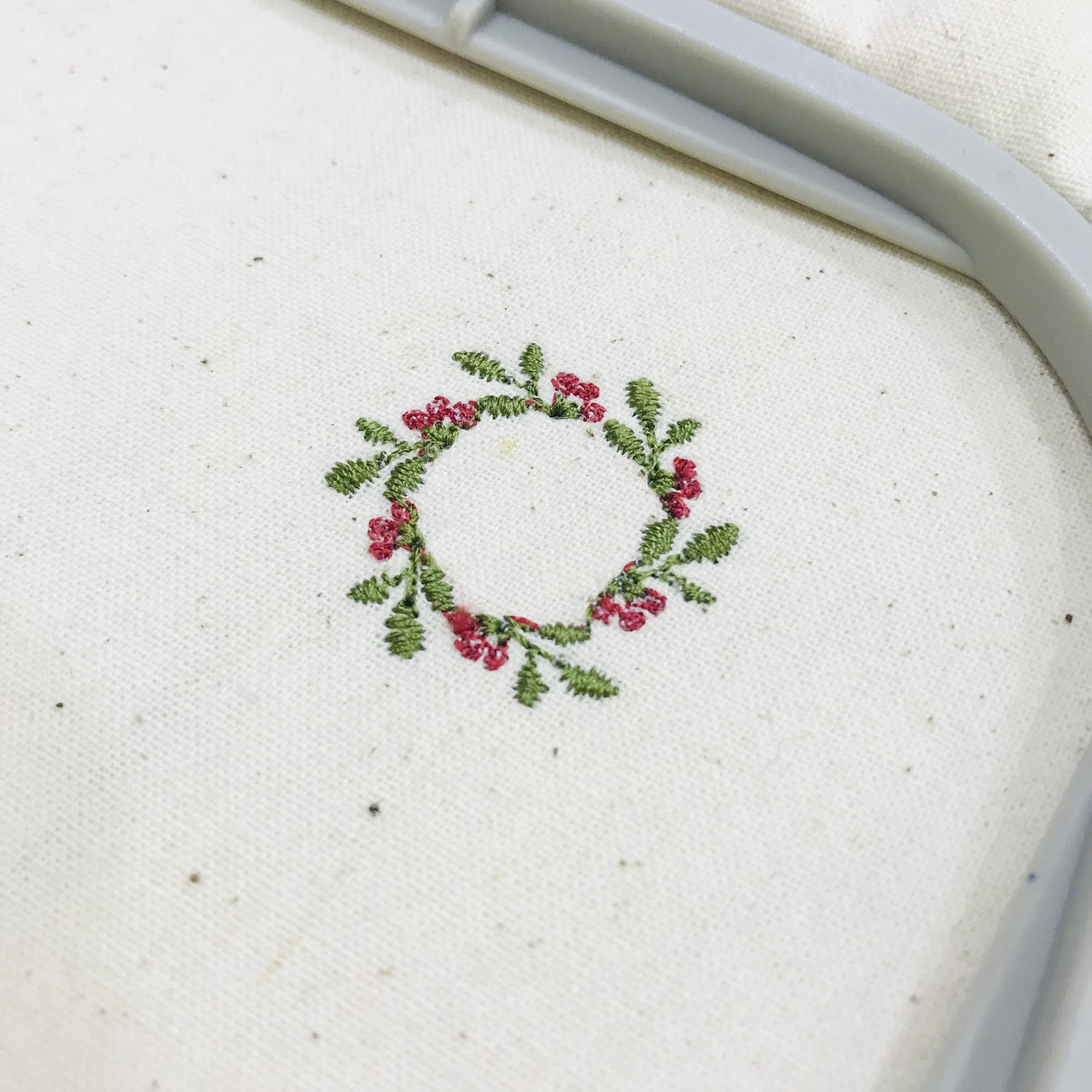 Mini Berry Wreath Embroidery Design Small Berry Wreath - Etsy