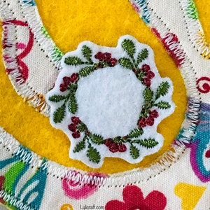 Mini Berry Wreath Embroidery Design, Small Berry Wreath Machine ...