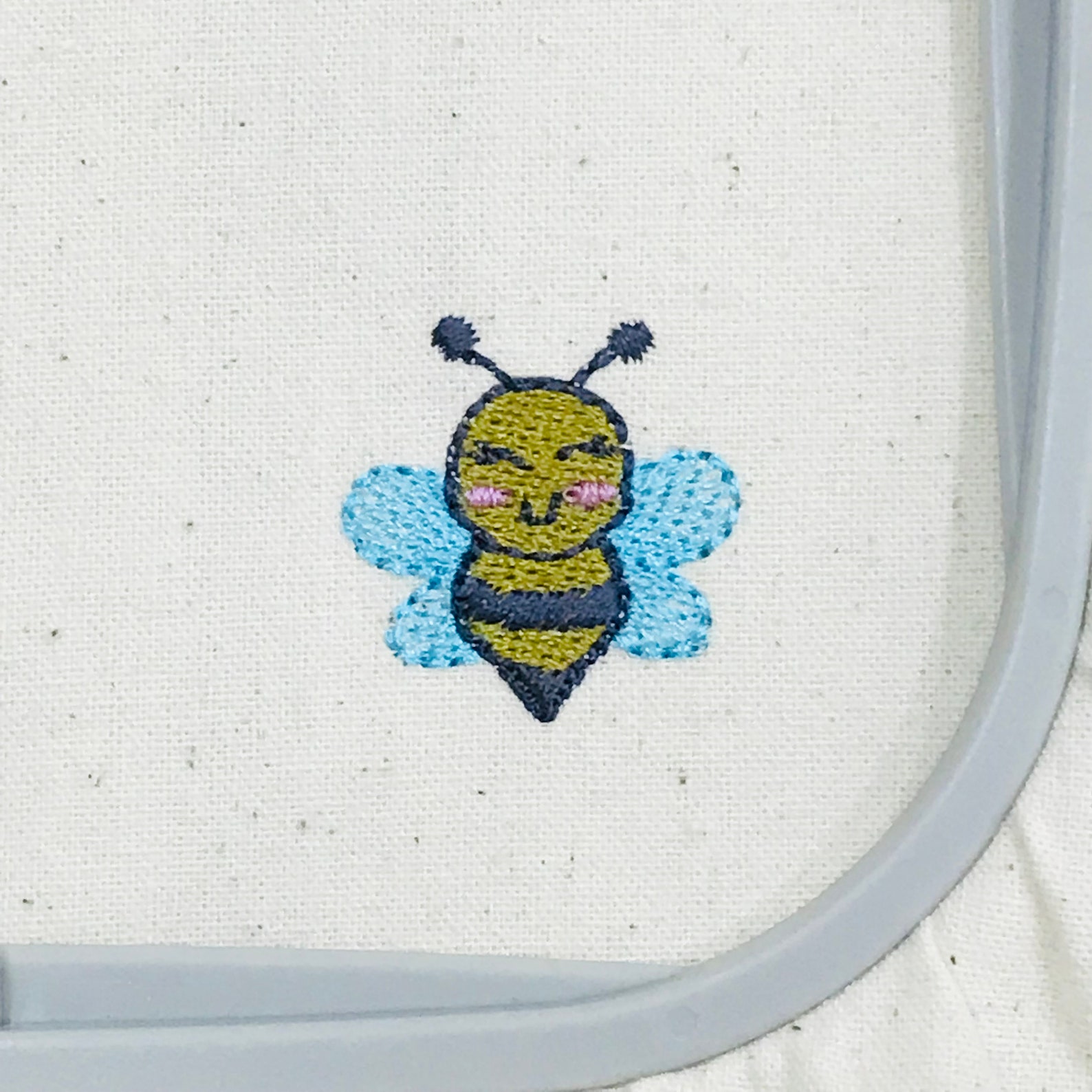 Mini Bee Embroidery Design, Small Bee Machine Embroidery Designs ...