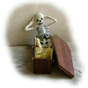 BONAPARTE SKELETON Knitting Pattern by Georgina Manvell Pdf Download - Etsy