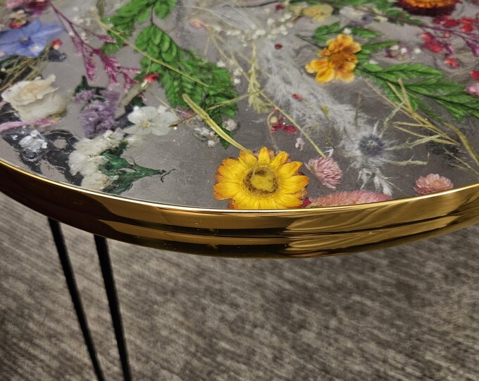 FLOWER RESIN TABLE Embellished With Garden Grown Flowers Dried and ...