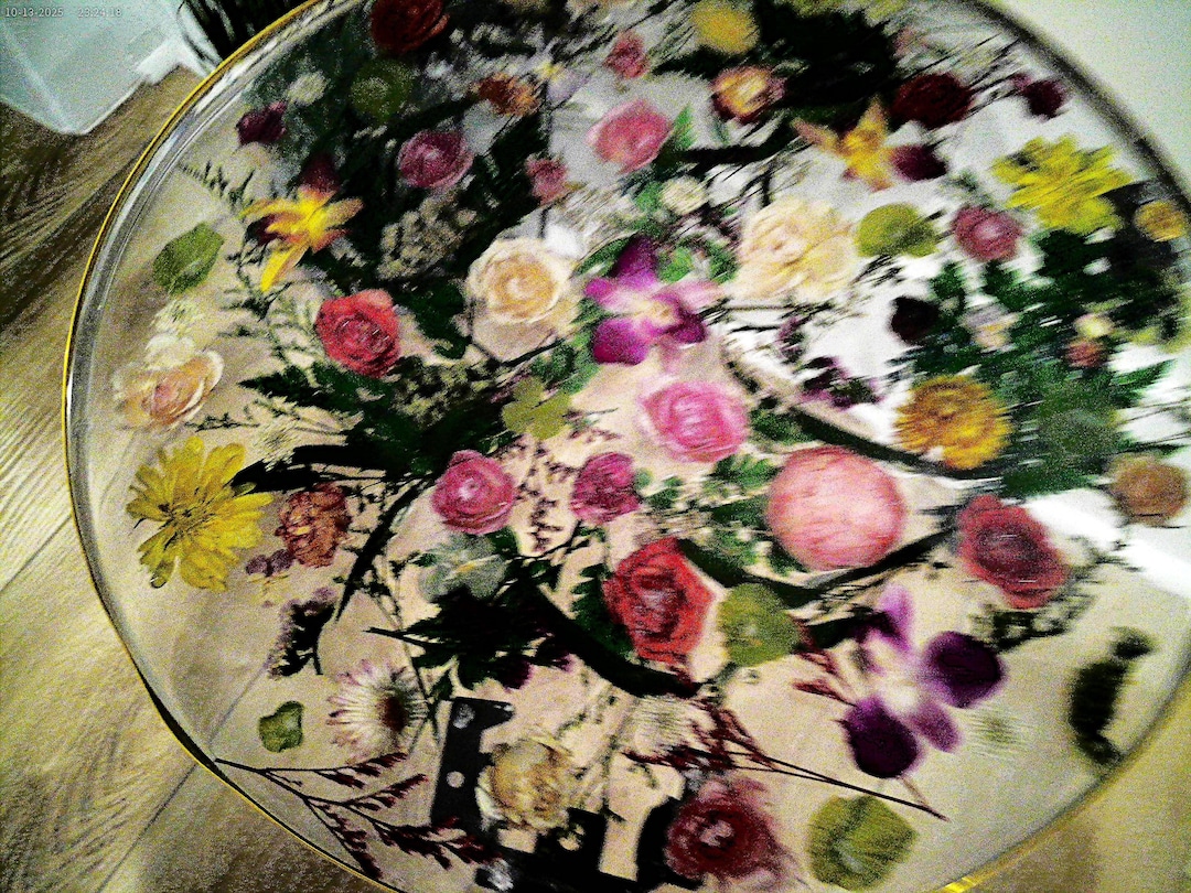 FLOWER RESIN TABLE Embellished With Garden Grown Flowers Dried in Resin ...