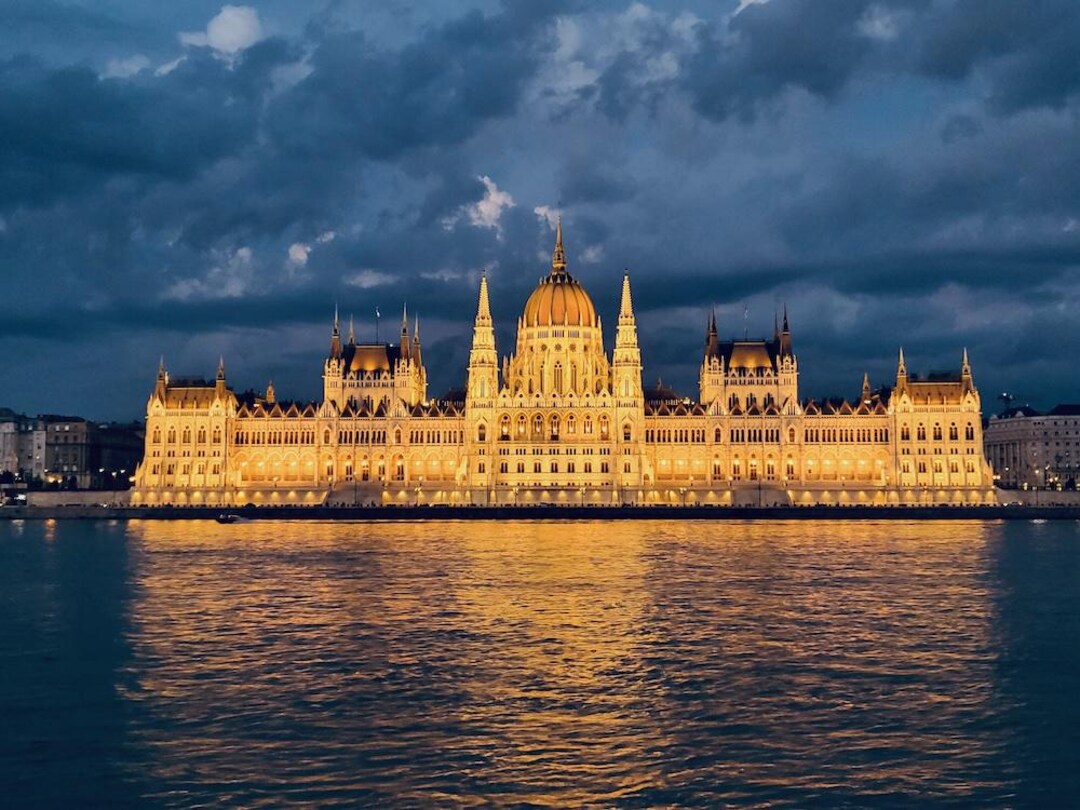 Budapest Government Building - Etsy