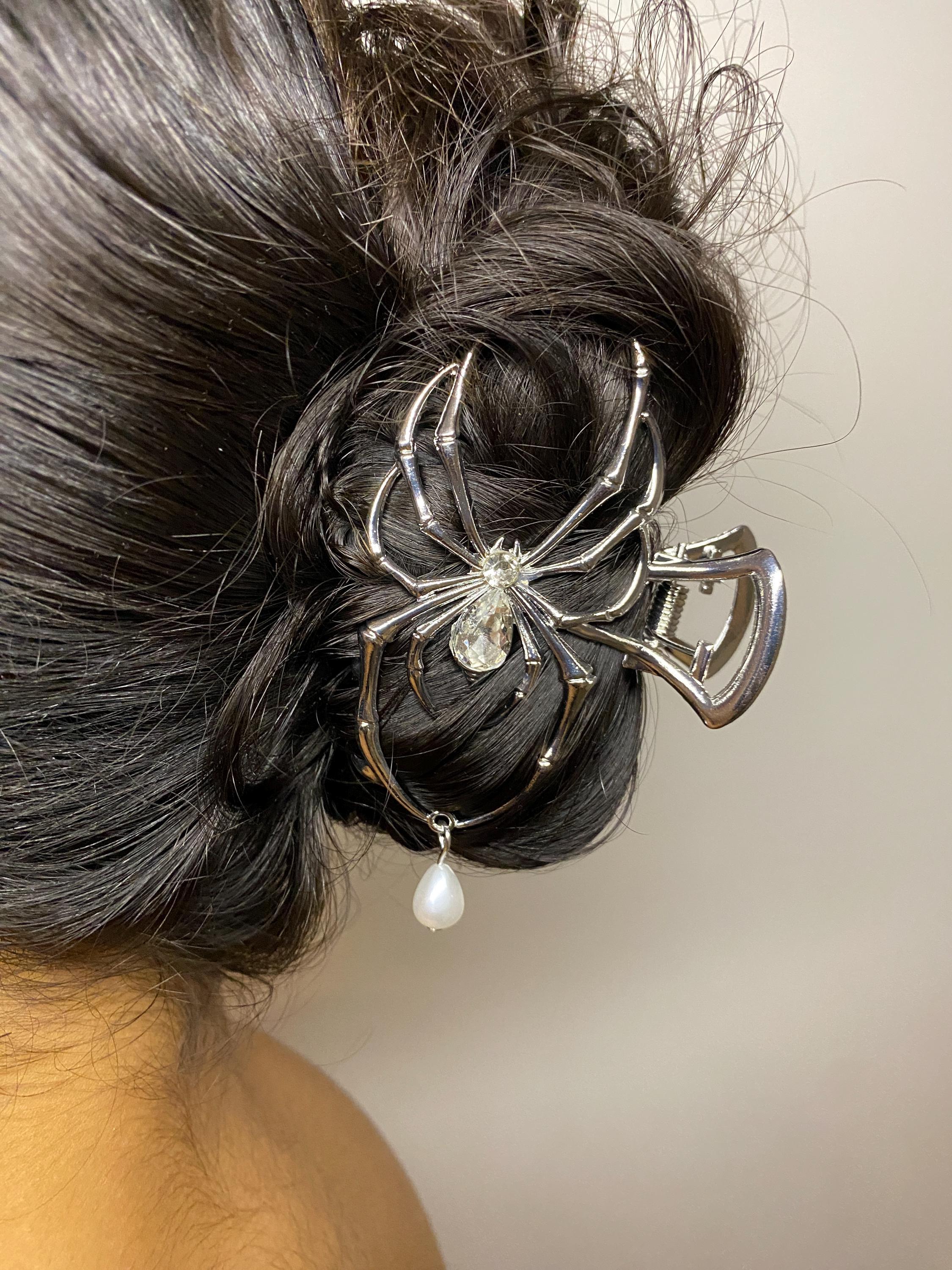 The Silver Spider Hair Clip