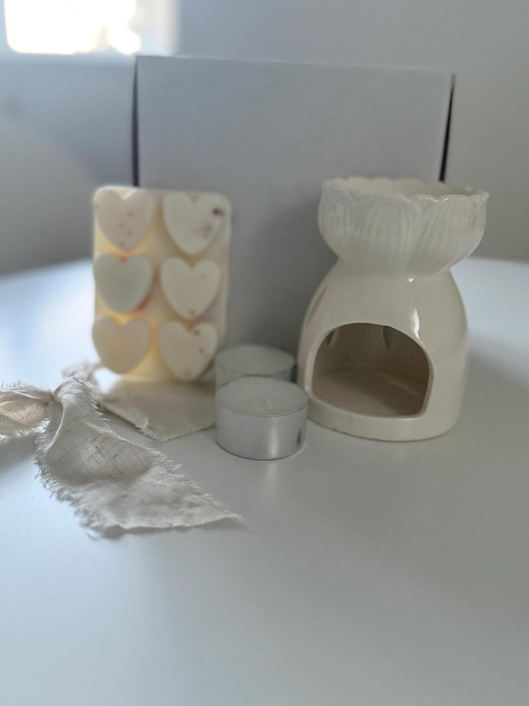 Oil Burner Kit, 8-hour Tea Lights & Scottish Rose Wax Melts, Gift Set ...