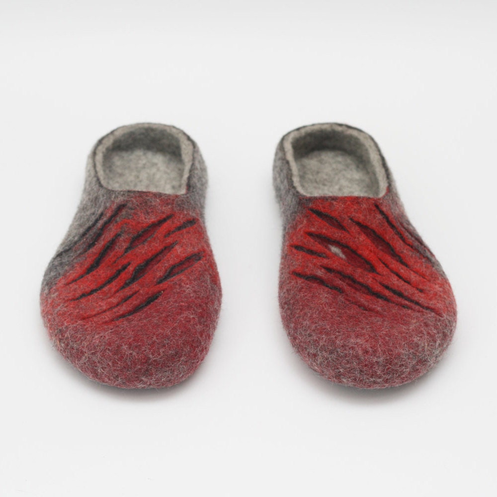 Felted slippers for women in grey and red shades barefoot | Etsy