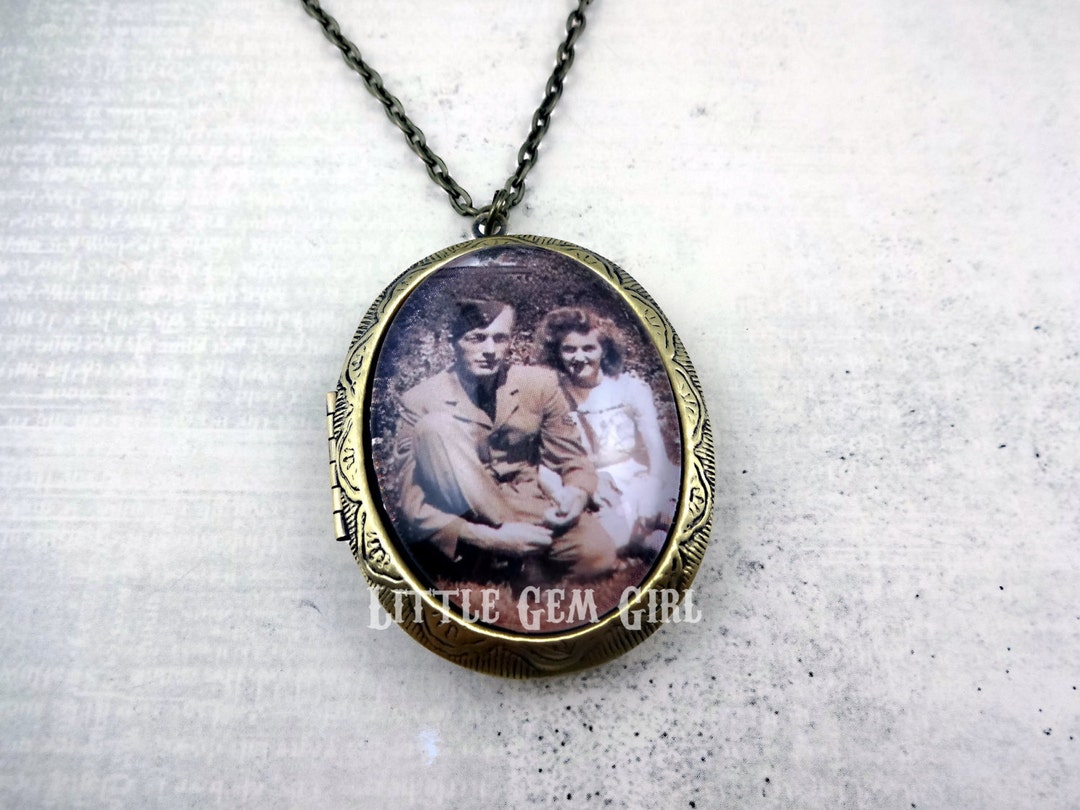 Large Photo Locket in Antique Bronze or Antique Silver - 30x40mm Oval ...