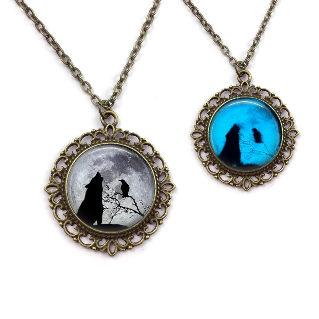 Glowing Howling Wolf Pendant Necklace - Glow in the Dark Raven Full ...