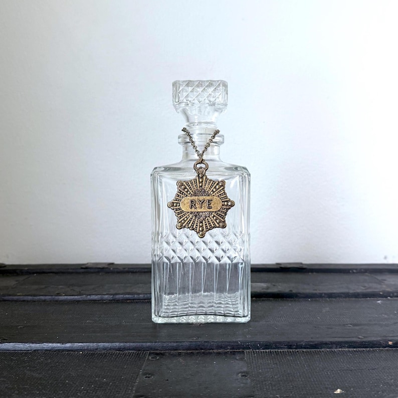 Whiskey Glass Decanter | Rye, Bourbon, Metal Badge Charm | Retro ...