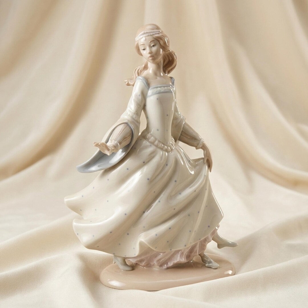 1972 Lladro Spain Glossy Porcelain Cinderella Lost Slipper #4828 ...
