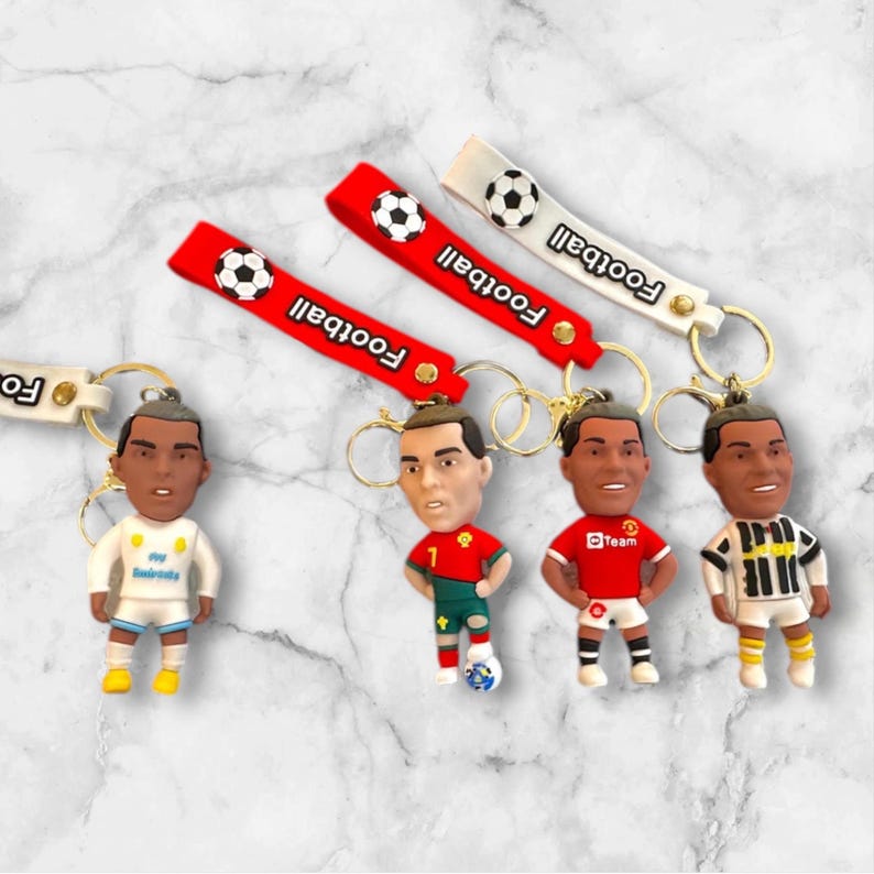 Cristiano Ronaldo Keychain Football Player Figurine Key Ring With Team ...