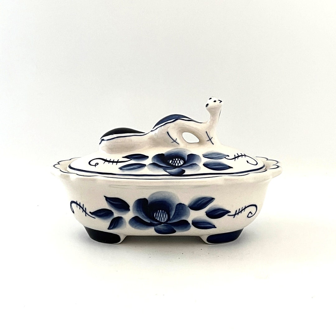 Vintage Gzhel USSR Russian Porcelain Blue and White Weasel Trinket Box ... Vintage Gzhel USSR Russian Porcelain Blue and White Weasel Trinket Box ...