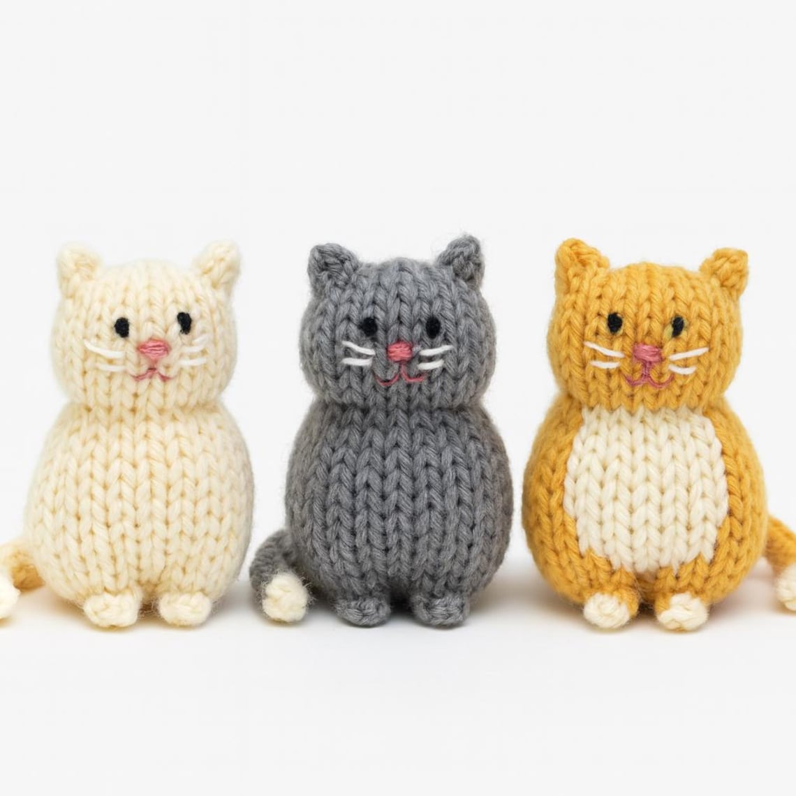 Cute Knitted Cat Pattern — Create a Tiny Masterpiece in Minutes!/tafokt ...