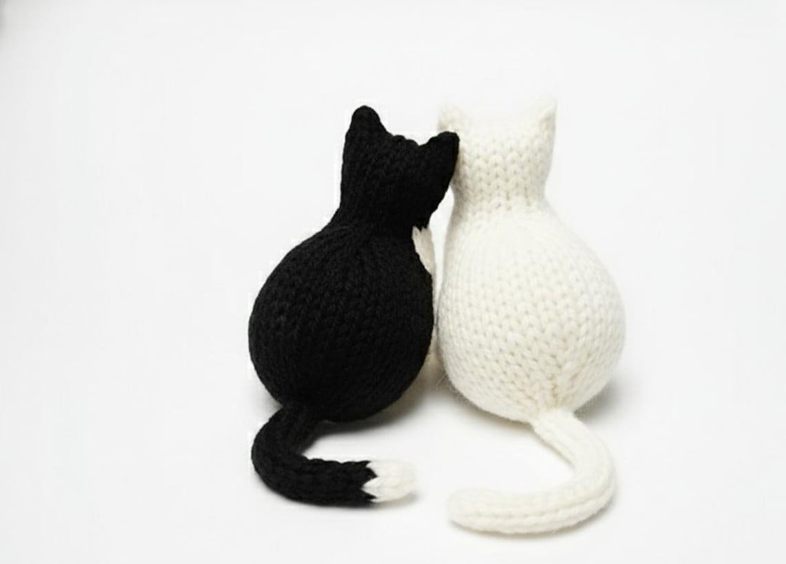 Cute Knitted Cat Pattern — Create a Tiny Masterpiece in Minutes!/tafokt ...