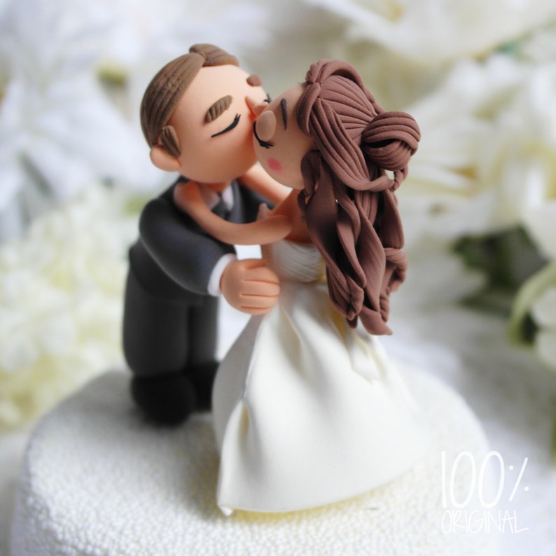 Custom Cake Topper Hugging & Kissing - Etsy