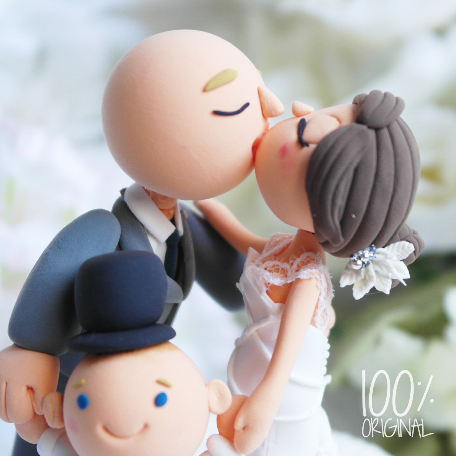 Custom Cake Topper Couple With a Baby - Etsy