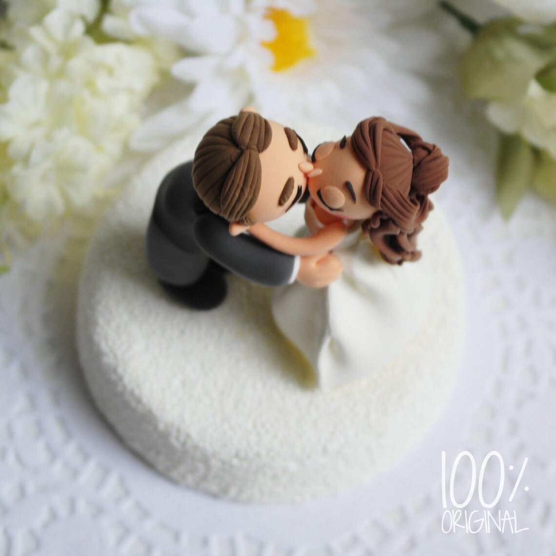 Custom Cake Topper- Hugging & Kissing - Etsy