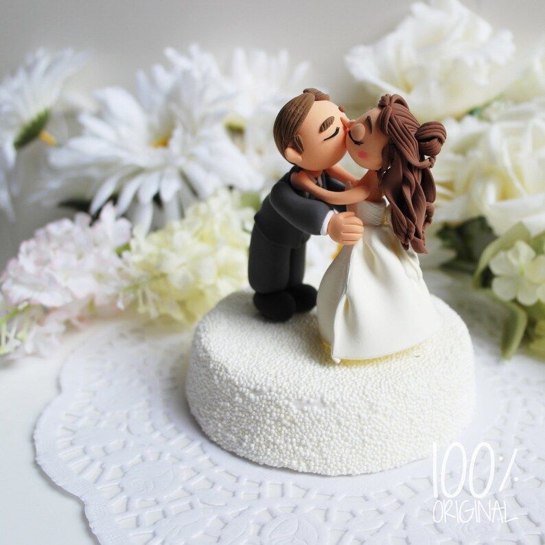 Custom Cake Topper- Hugging & Kissing - Etsy