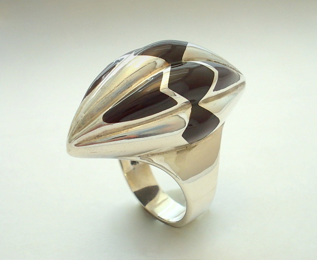 The Capsule Ring. Silver Art. - Etsy