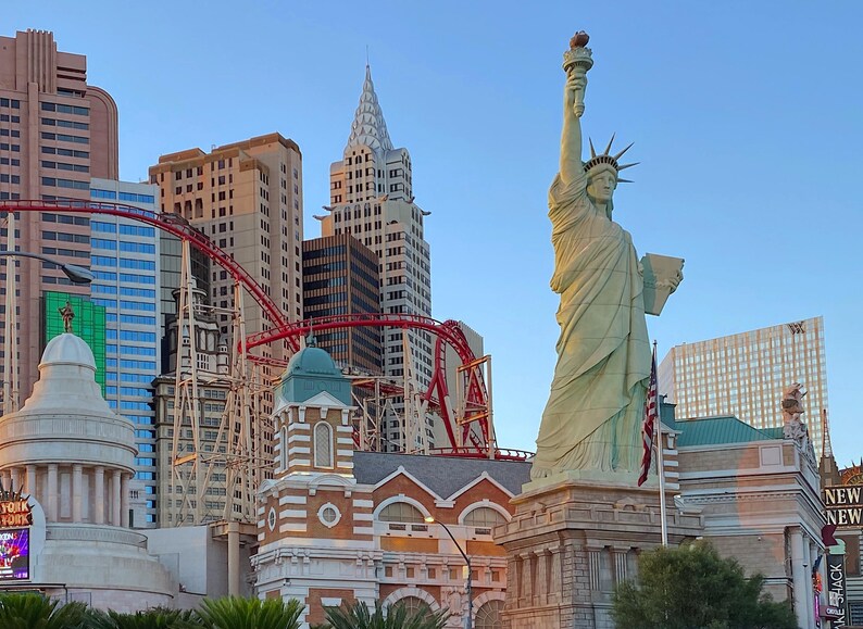 Skyline in Las Vegas Strip / Statue of Liberty / Rollercoaster / Travel ...