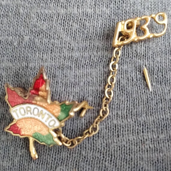 Vintage 1939 Enamel Toronto Canada Maple Leaf Pin w C… - Gem